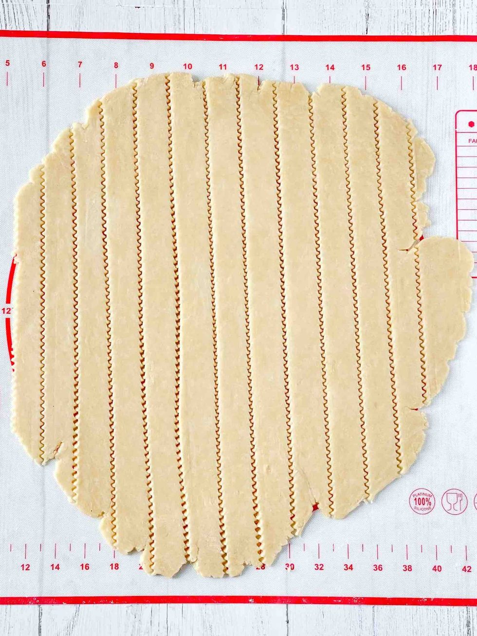 How to Make Lattice Pie Crust (tutorial) - Basil Food Journal